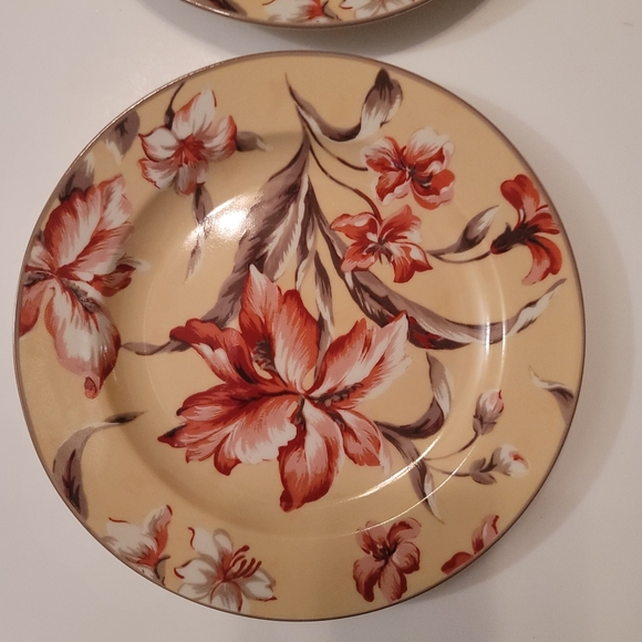 Coventry | Dining | Coventry Genuine Stoneware Flower Plates | Poshmark